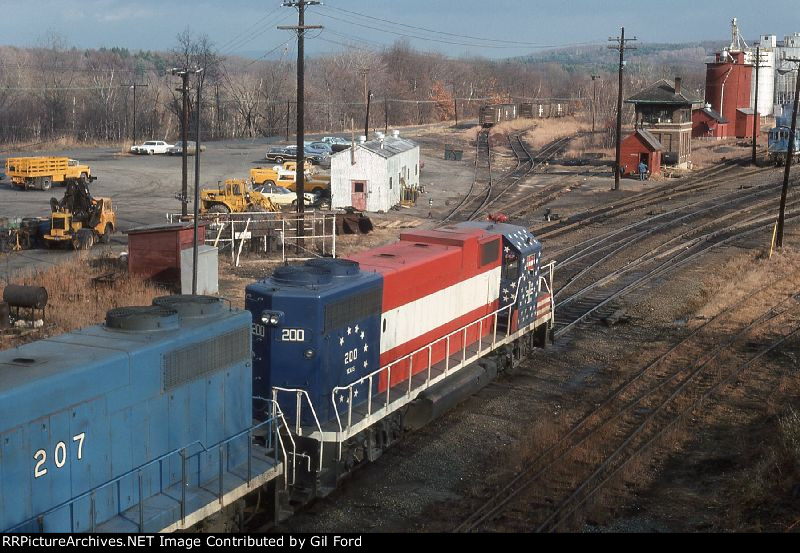 B&M 200(GP38-2)